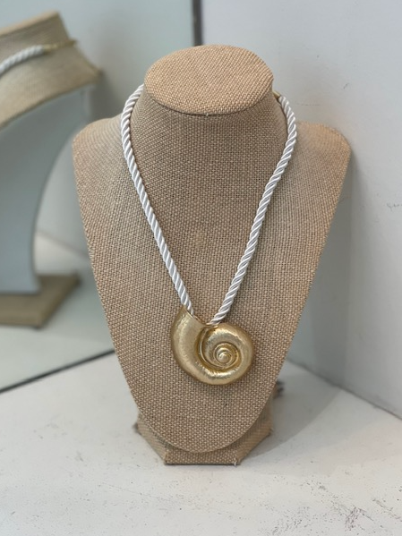 Kiki Shell Necklace – Monkee's of Raleigh